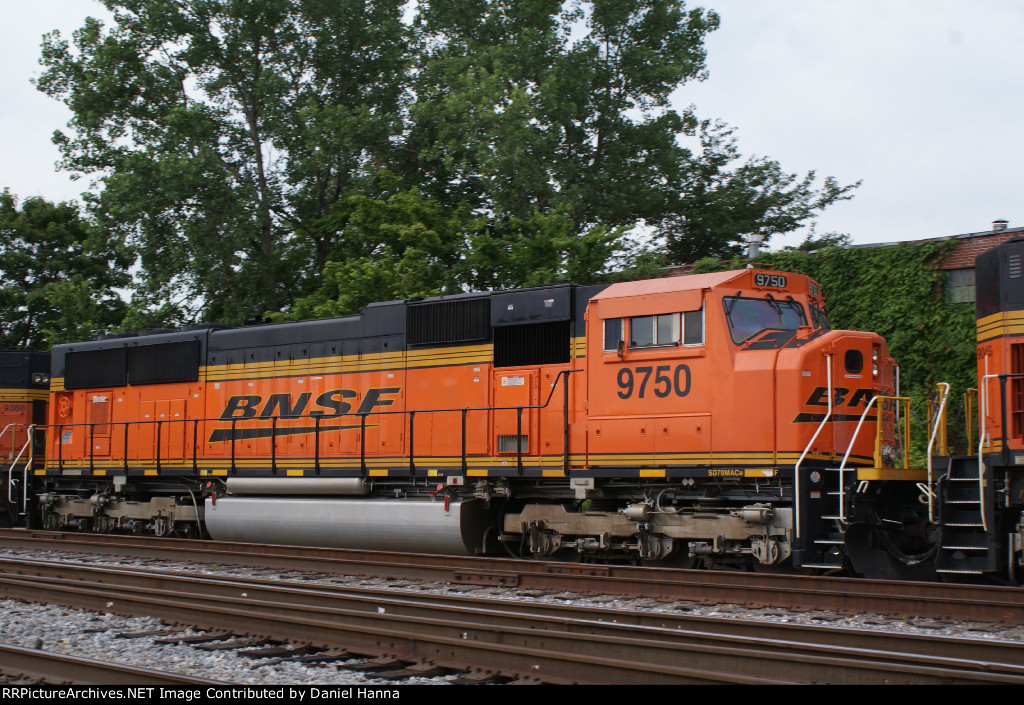 BNSF 9750